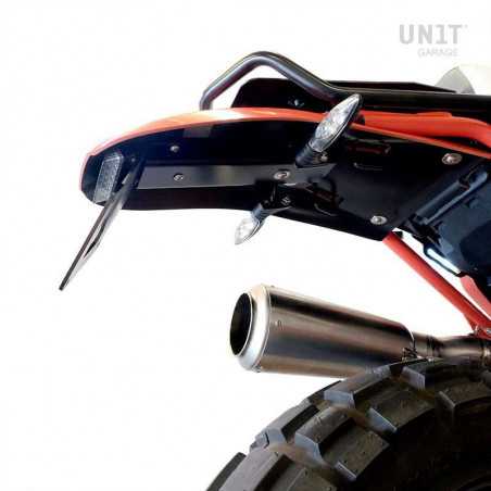 Paris Dakar rear mudguard with BMW R NineT number plate - red